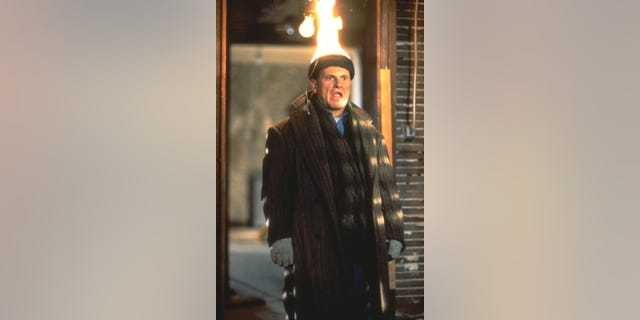 'Home Alone 2' star Joe Pesci reveals he suffered serious burns while ...