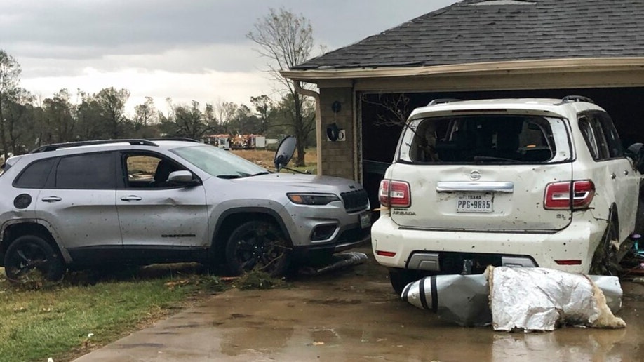 Terrifying video shows tornadoes tear through Texas, Oklahoma, killing ... Terrifying video shows tornadoes tear through Texas, Oklahoma, killing ...