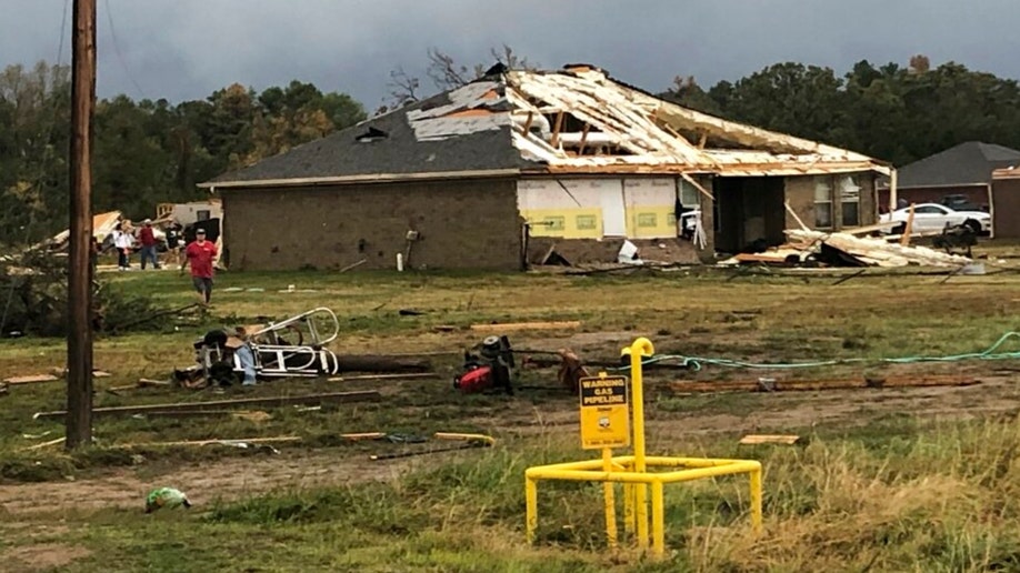 Terrifying video shows tornadoes tear through Texas, Oklahoma, killing ... Terrifying video shows tornadoes tear through Texas, Oklahoma, killing ...