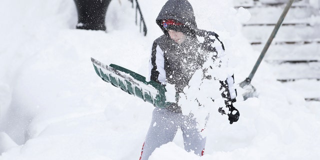 Buffalo-area blizzard death toll rises to 34, National Guard goes door to door looking for ...