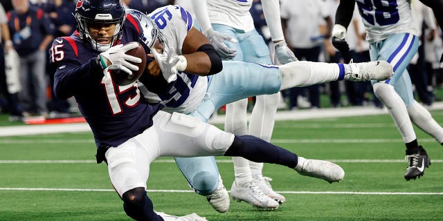 Cowboys orchestrate 98-yard touchdown drive to narrowly beat Texans ...