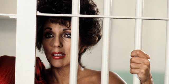 Joan Collins, Jaclyn Smith revisit their days as 'leading ladies of the ...