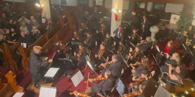 NYC guest orchestra conductor goes viral for energetic 'Sleigh Ride ...