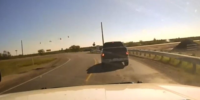 Texas smuggler leads DPS officers on high-speed chase, immigrants bail ... Texas smuggler leads DPS officers on high-speed chase, immigrants bail ...