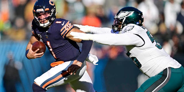 Justin Fields joins elite company after another big day on the ground ...