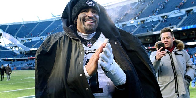 Jalen Hurts runs for three touchdowns as Eagles avoid upset in Chicago ...