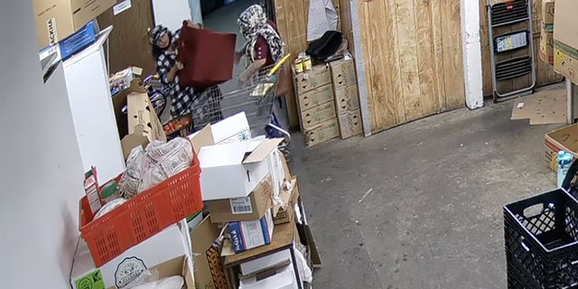 California women steal safe from grocery store in brazen theft, video ...