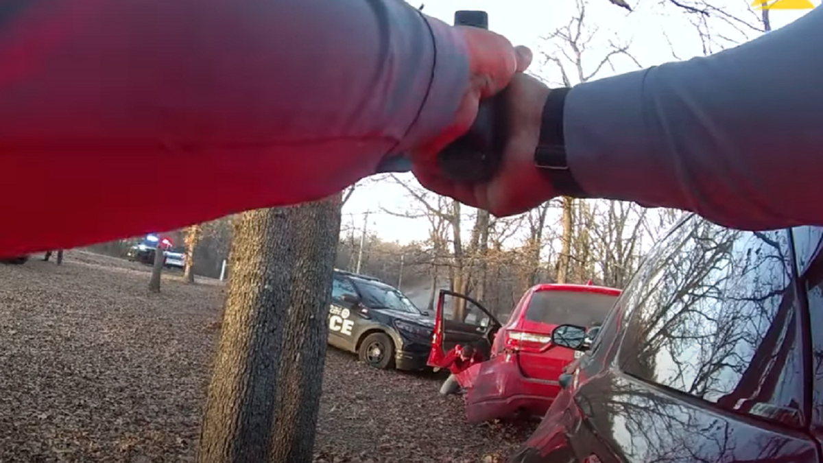 Wild Oklahoma police chase ends after suspect smashes into tree: video ... Wild Oklahoma police chase ends after suspect smashes into tree: video ...