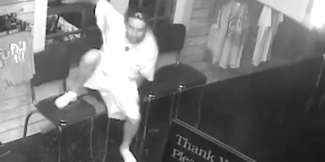 Florida man dubbed 'pooping perpetrator' sought by police for break-in ...