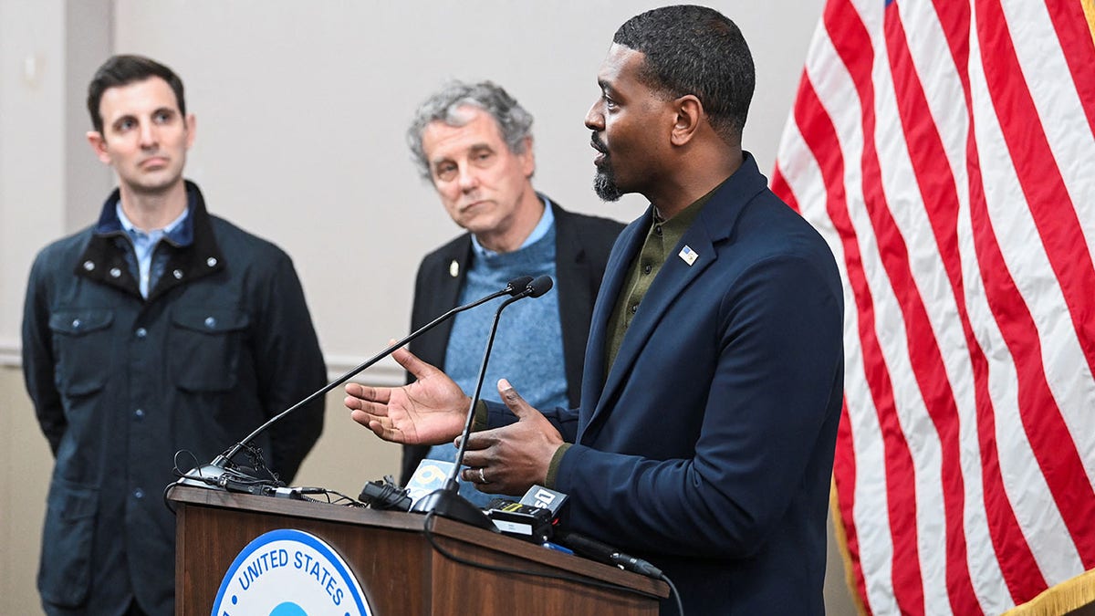 JD Vance, Sherrod Brown demand EPA, CDC start health screenings in East ... JD Vance, Sherrod Brown demand EPA, CDC start health screenings in East ...