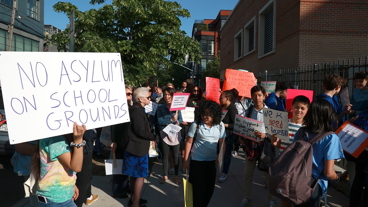 Nyc Backs Off Plan To Place Migrants In School Gyms After Protests