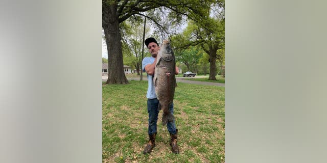 Kansas man smashes state fishing record with 64-pound smallmouth ...
