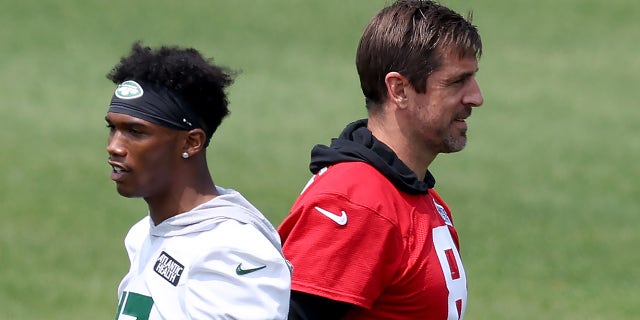 Aaron Rodgers hits Garrett Wilson for viral touchdown catch at Jets ...