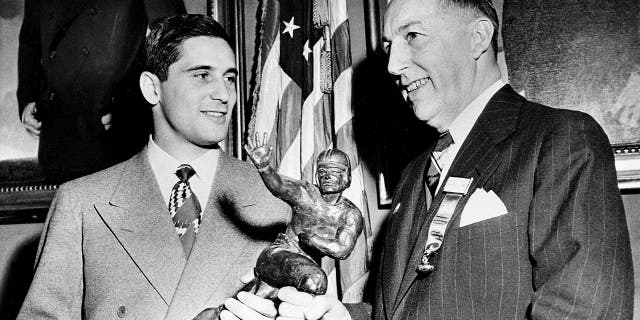 Johnny Lujack, Notre Dame football legend, dead at 98 | Fox News