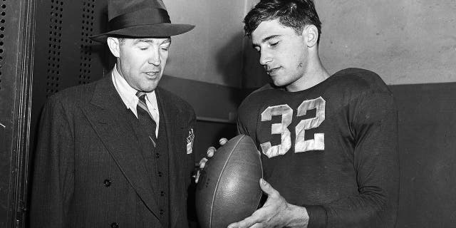 Johnny Lujack, Notre Dame football legend, dead at 98 | Fox News
