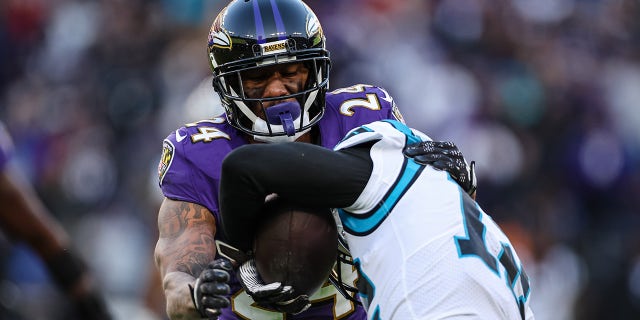 Marcus Peters agrees to one-year, prove-it deal with Raiders: reports ...