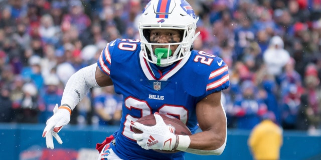 Bills' Nyheim Hines suffered potential season-ending injury in freak ...