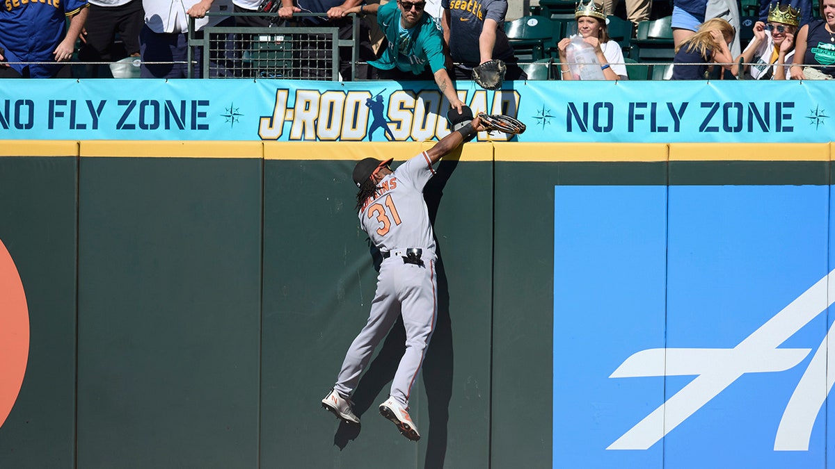 Orioles' Cedric Mullins makes leaping catch, hits go-ahead home run vs ... Orioles' Cedric Mullins makes leaping catch, hits go-ahead home run vs ...