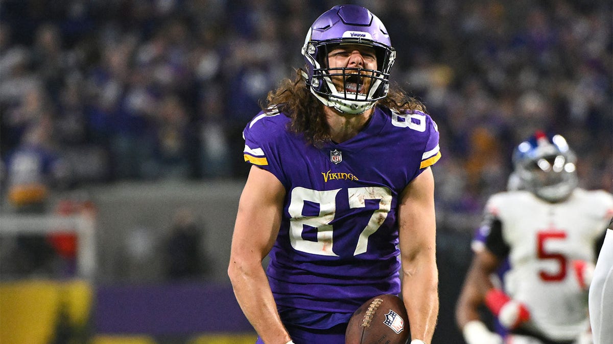 Vikings T J Hockenson Inks Record Breaking 68 5 Million Deal Fox News