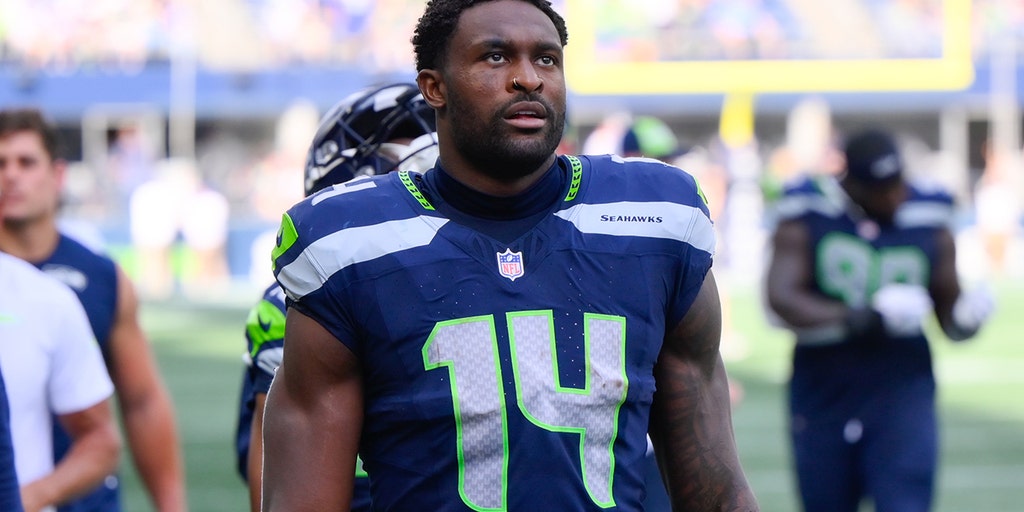 disappointing loss to the los angeles rams seahawks wide receiver dk ...