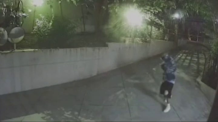 Los Angeles Woman Robbed Of 100 000 In Exclusive Hancock Park Garage
