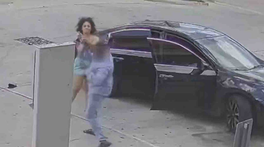Texas Woman Pepper Sprays Ride Share Driver Steals His Wallet For