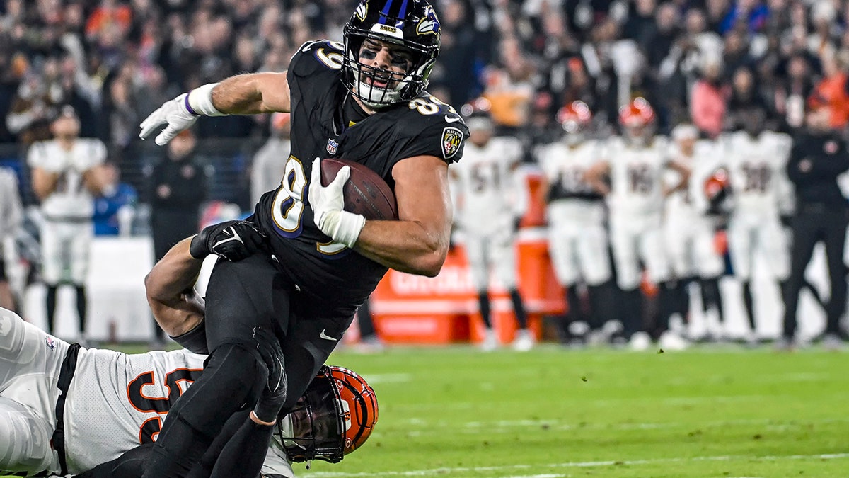 Ravens' Mark Andrews helps save woman’s life on flight | Fox News Ravens' Mark Andrews helps save woman’s life on flight | Fox News