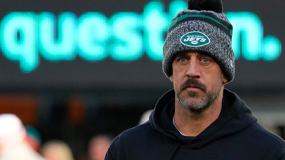 Aaron Rodgers Takes Swipe At Espn Exec After Statement On Qbs Jimmy