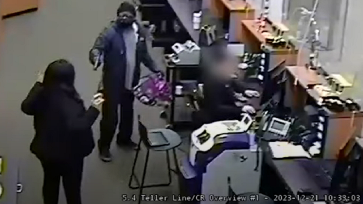 Los Angeles Police Arrest 71 Year Old ‘serial Bank Robber For