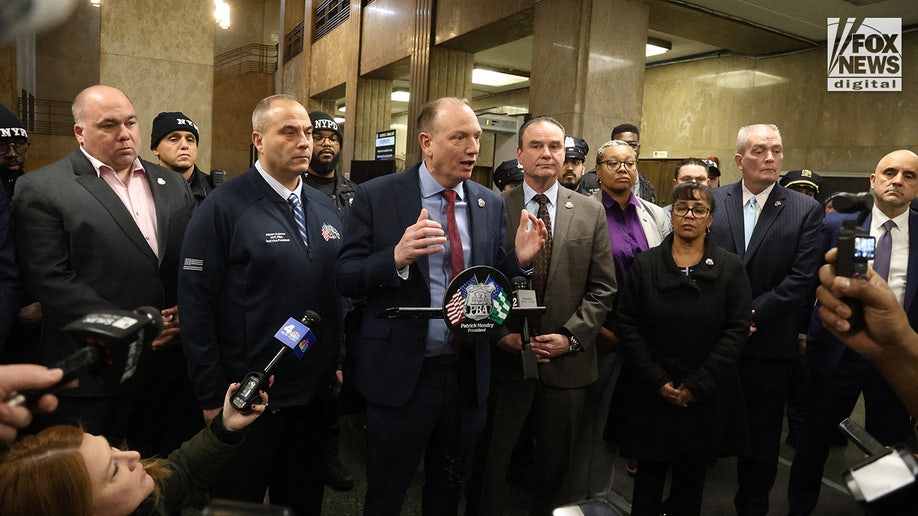 Migrants who attacked NYPD officers in Times Squares fled to California ... Migrants who attacked NYPD officers in Times Squares fled to California ...