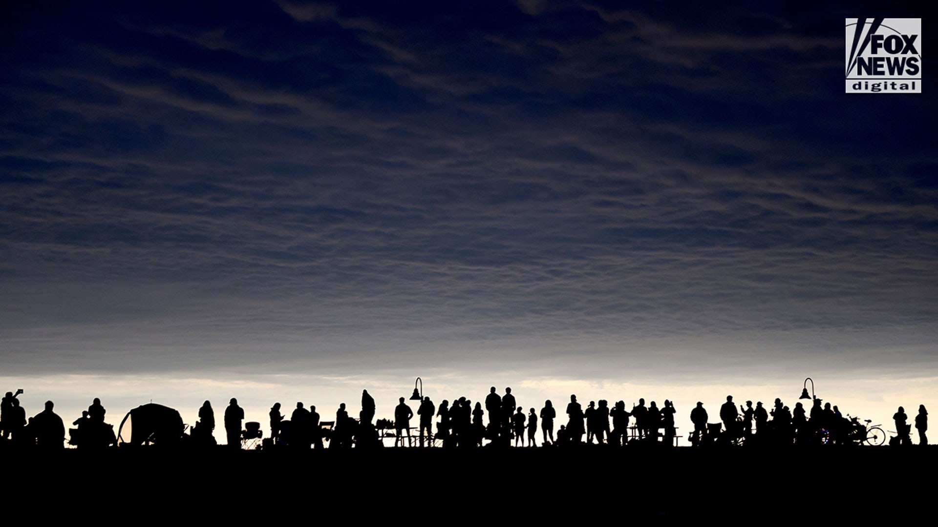 PHOTOS: Solar eclipse draws massive crowds throughout US | Fox News