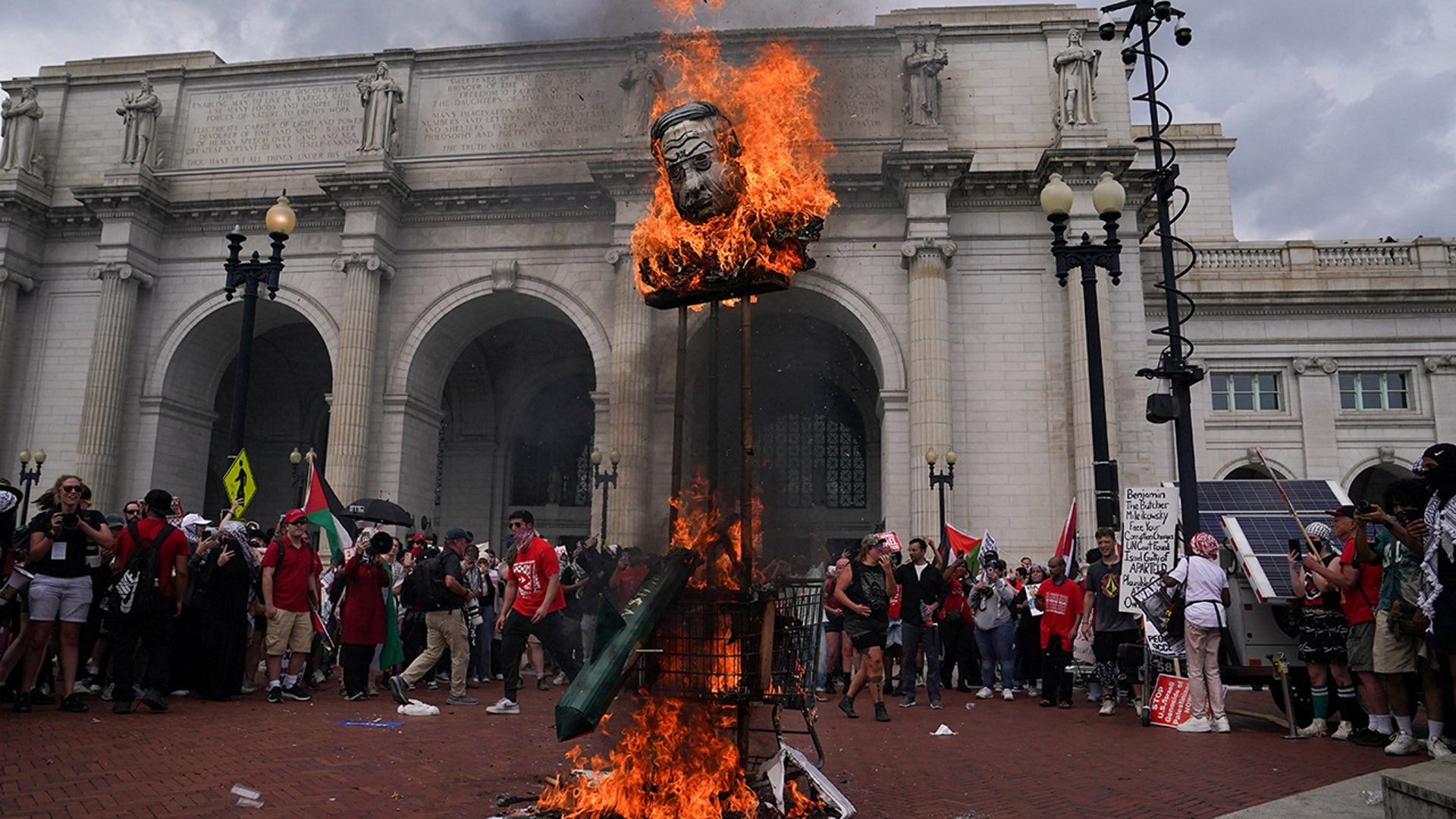 Dramatic photos pro-Hamas Washington, D.C. protests | Fox News