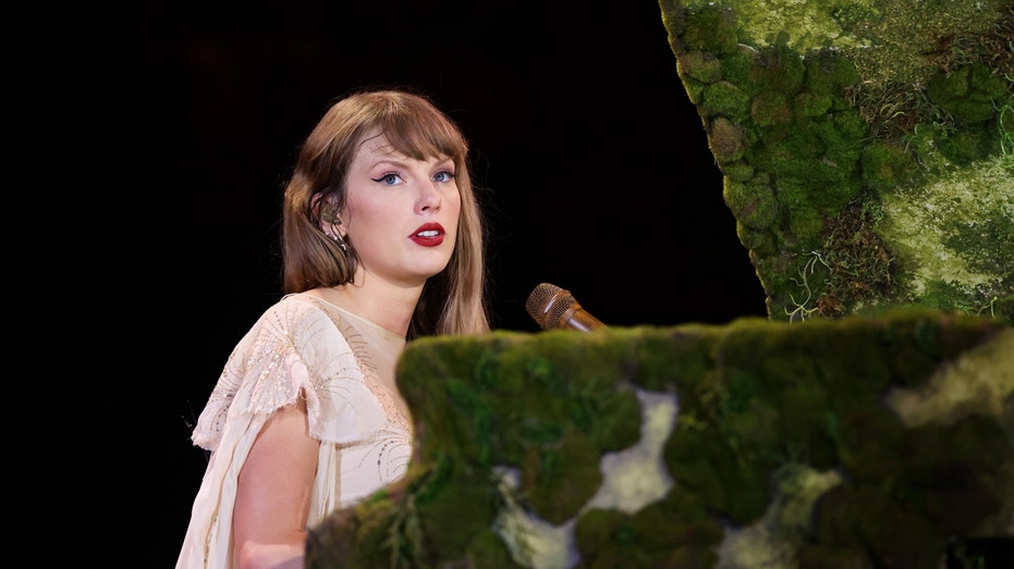 Suspected Taylor Swift stalker detained in Germany after making threats ... Suspected Taylor Swift stalker detained in Germany after making threats ...