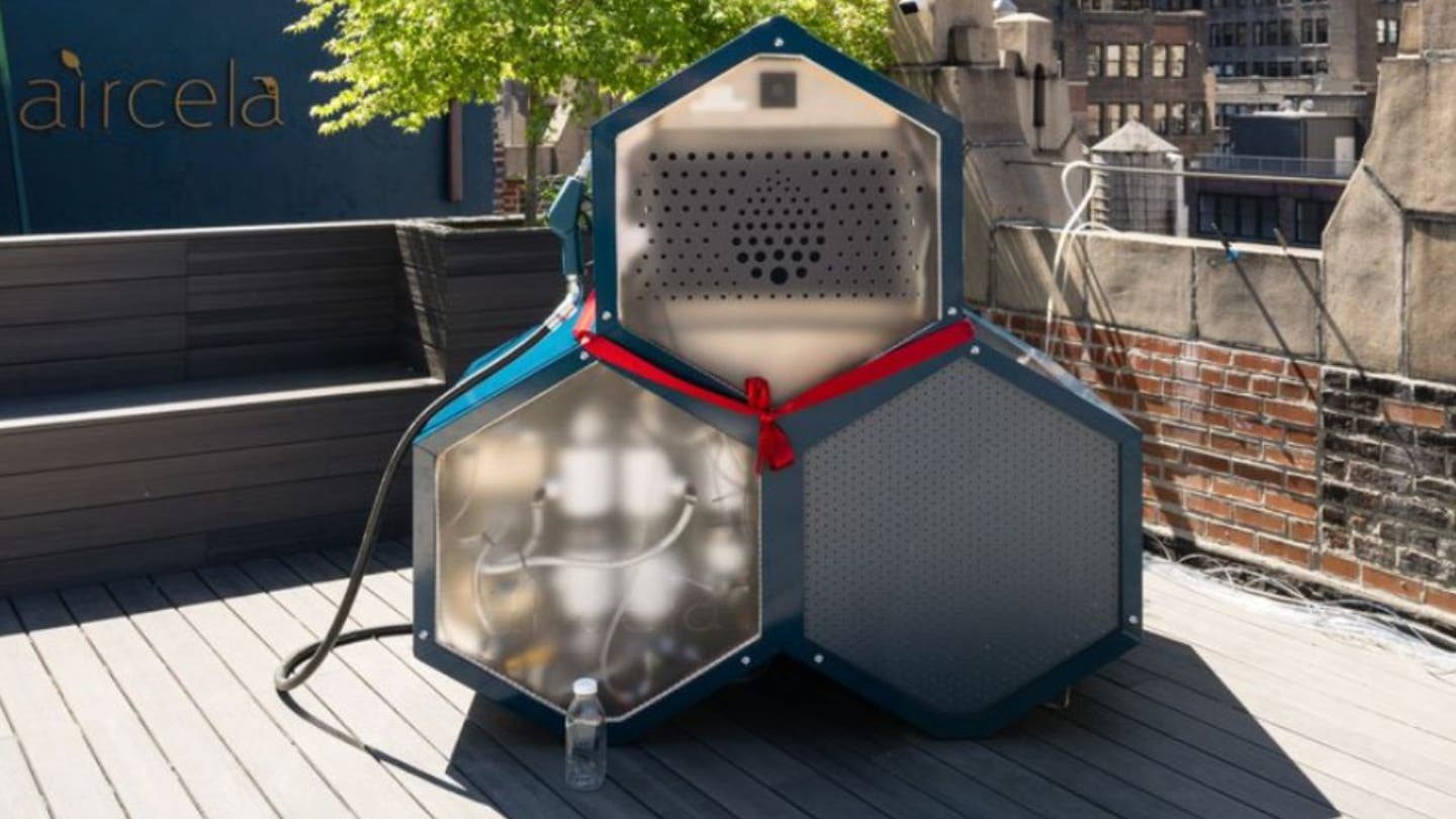 Compact machine turns air and water into ready-to-use "gasoline ...